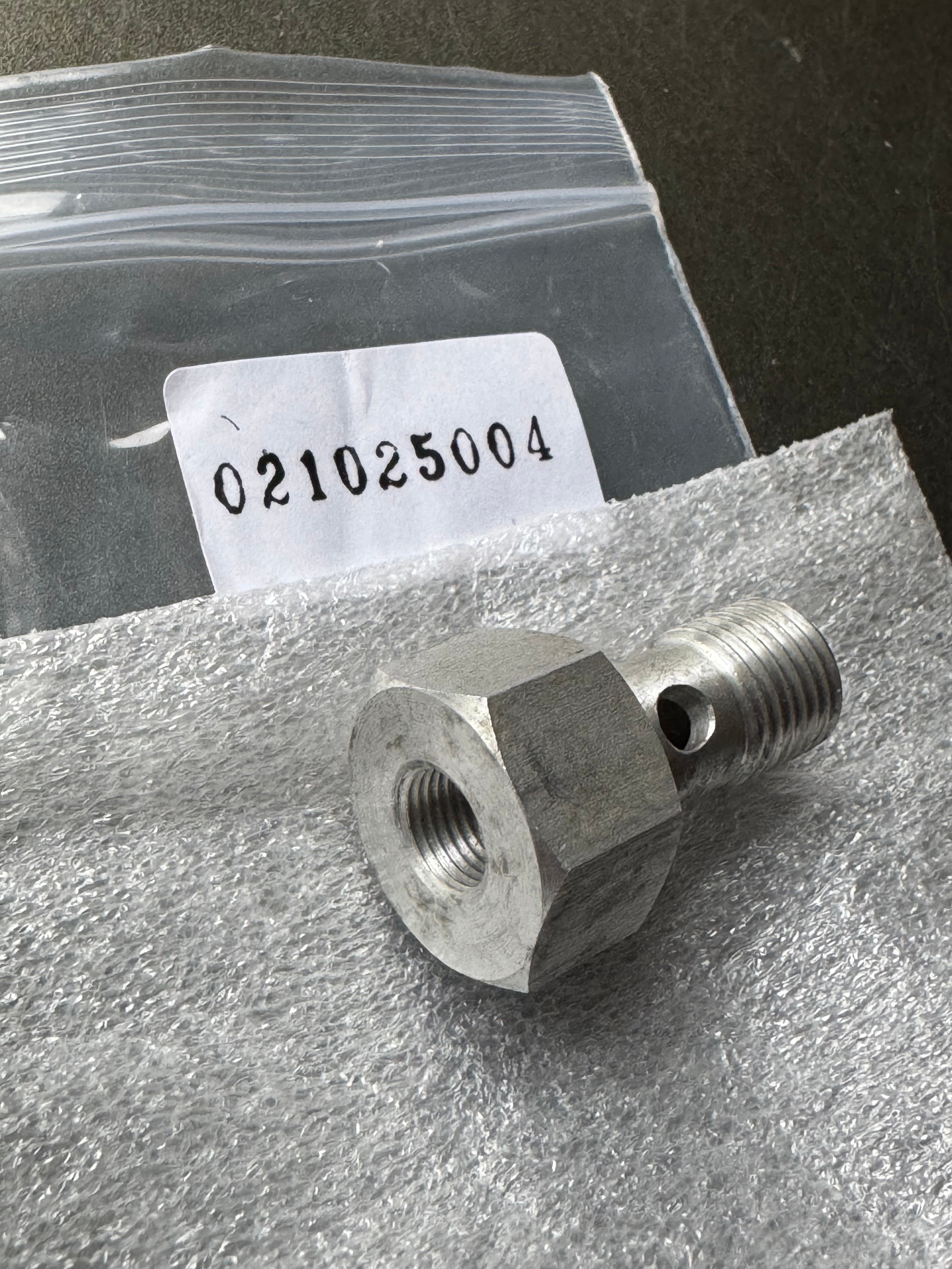 M14 Banjo Bolt, 10mm, with Oil Pressure Hole, for DUCATI 750F1, 400F3 ...